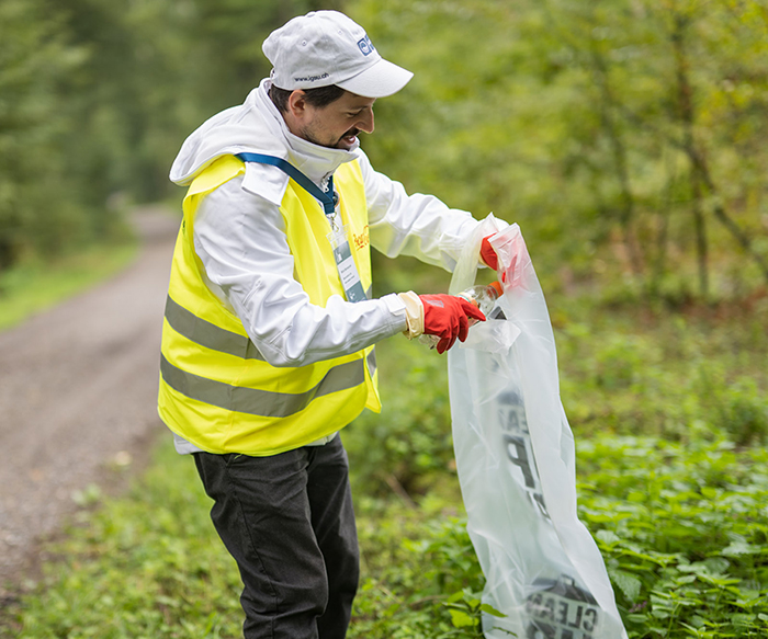 We Clean Up – Coca-Cola employees take action